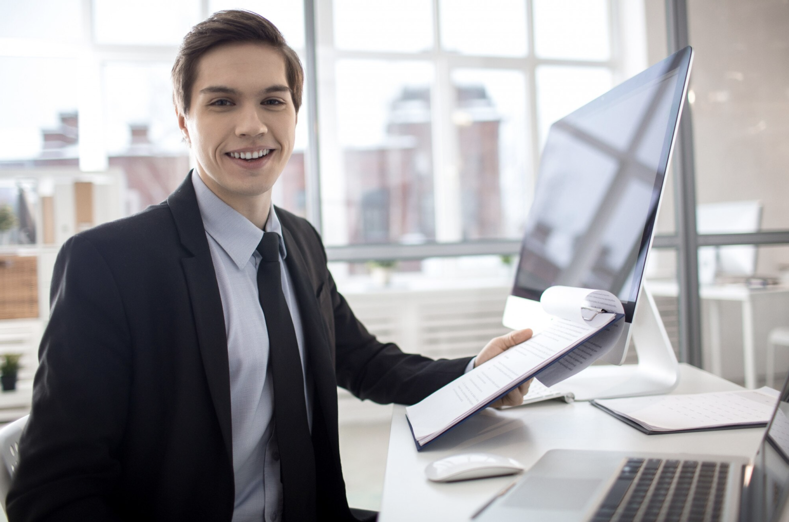 Diferencias de las Carreras: Admin Empresas VS Admin Comercial